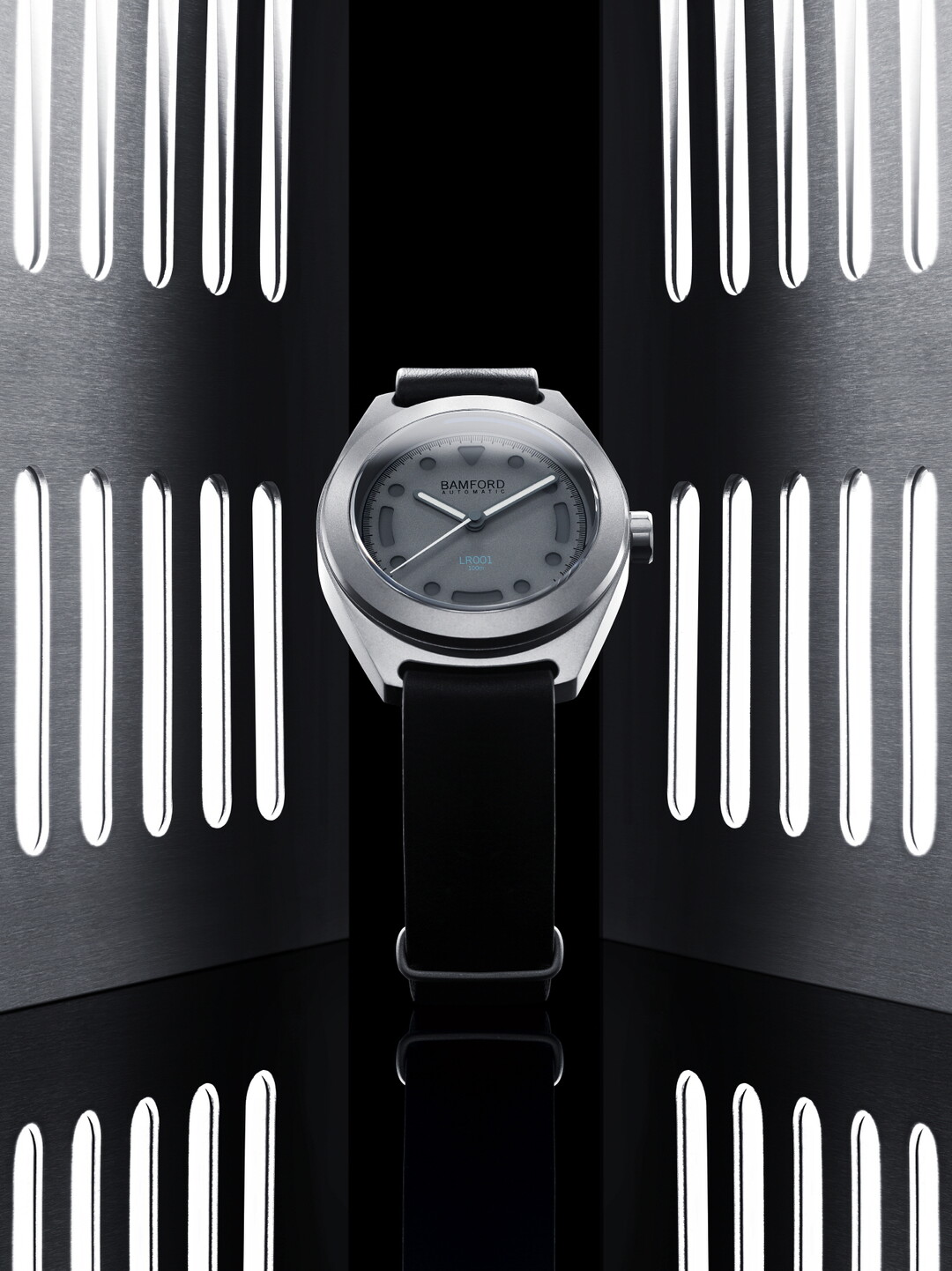 랜드로버, 뱀포드 런던과 협업해 한정판 시계 ‘LR001’ 출시