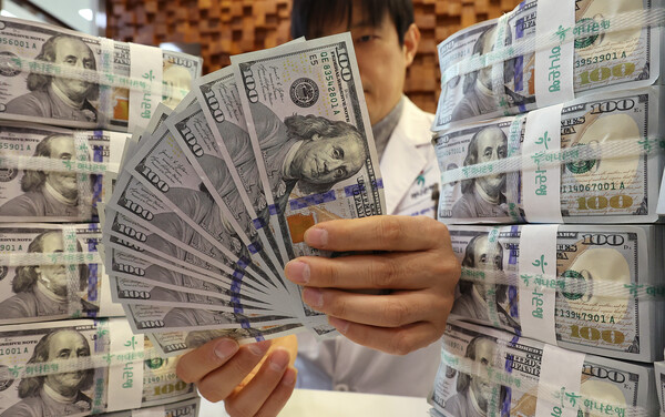 달러·원 환율, 얇아진 연말 장세서 상승폭 확대...야간거래 첫 1480원대 마감